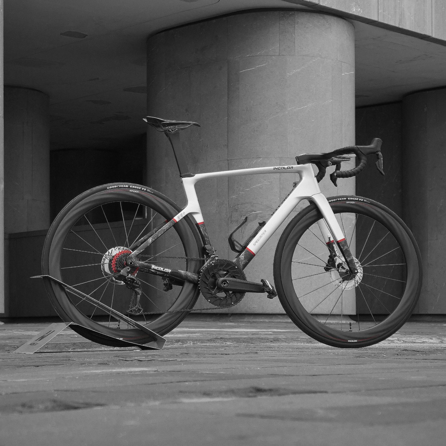INCOLOR SR Road Frameset – Panda Podium