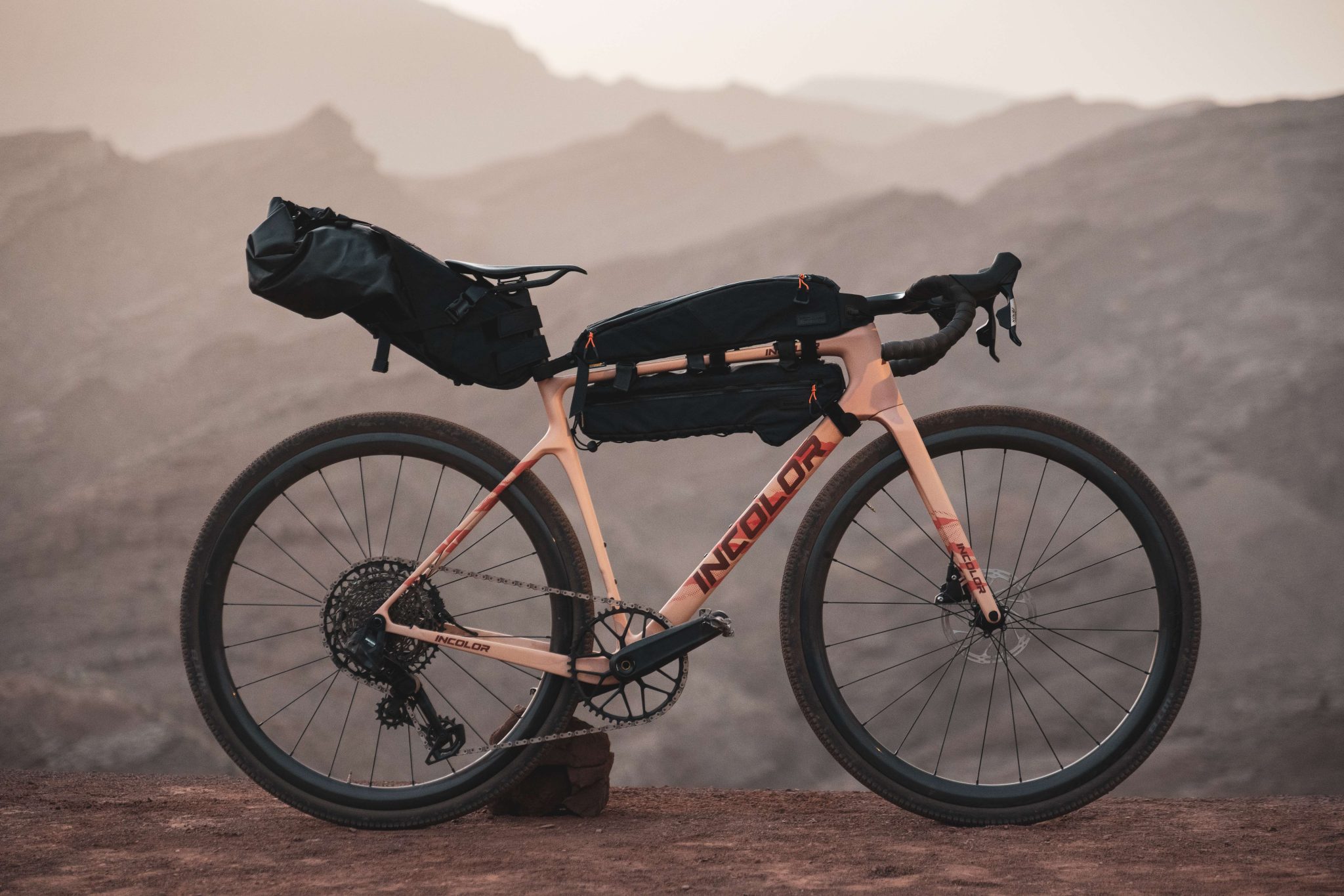 INCOLOR Voyager Gravel Frameset – Panda Podium